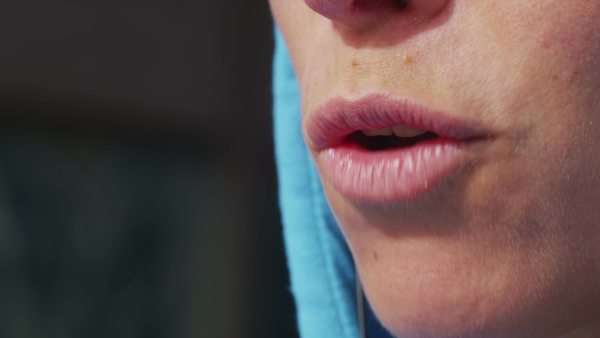 Close Up Lips Talking | Lipstutorial.org