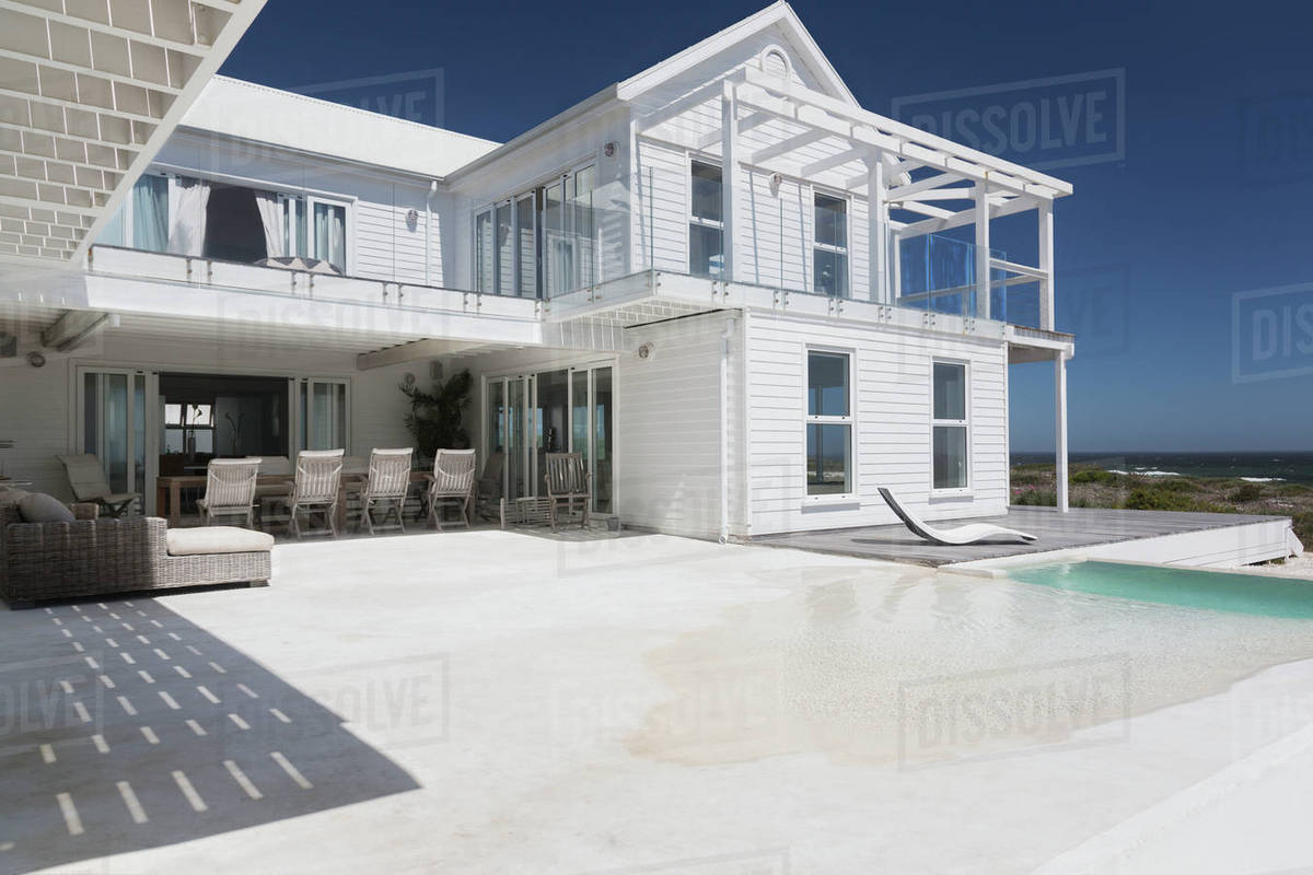 White Luxury Beach House Just An Hour From Cape Town Lies A Coastal