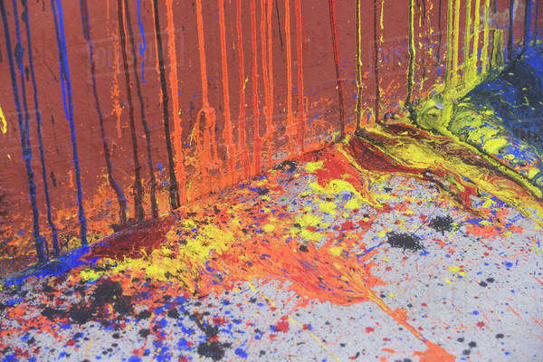 USA, New York State, New York City, Dripping paint on wall and asphalt ...