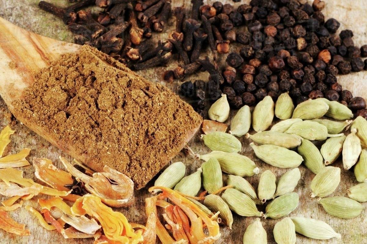 Garam masala, mace, cardamom and black peppercorns - Royalty-free Stock ...