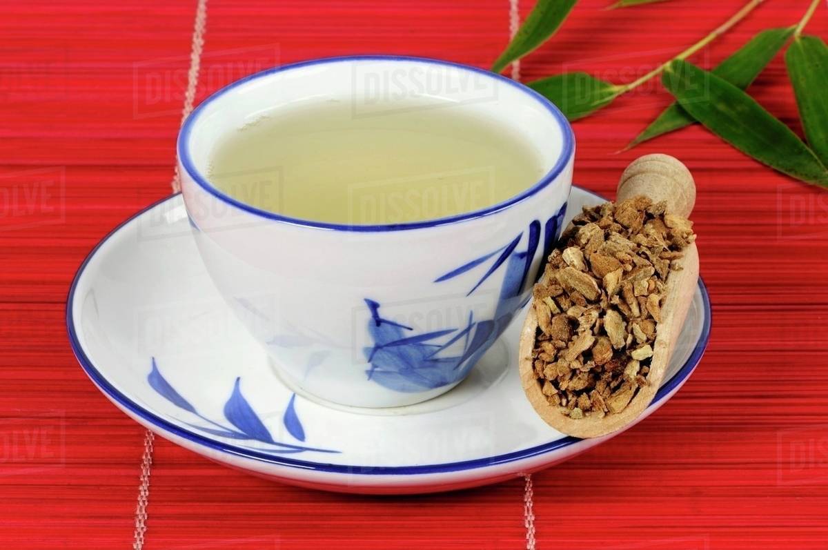 Aucklandia root tea (Aucklandiae Radix, Mu Xiang) - Stock Photo - Dissolve