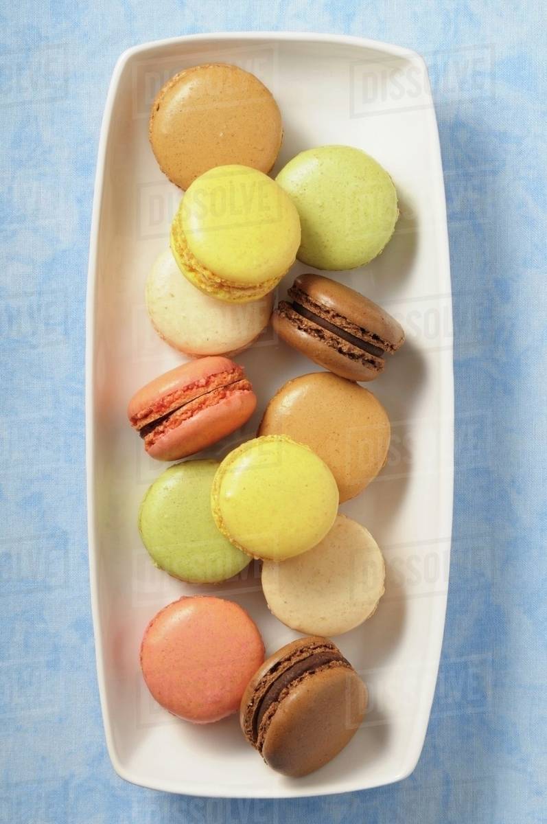A dish of various pastel-coloured macaroons - Royalty-free Stock Photo ...