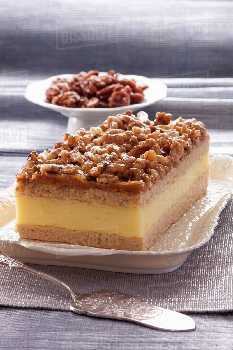 Custard cream cake with caramelised walnuts - Stock Photo - Dissolve