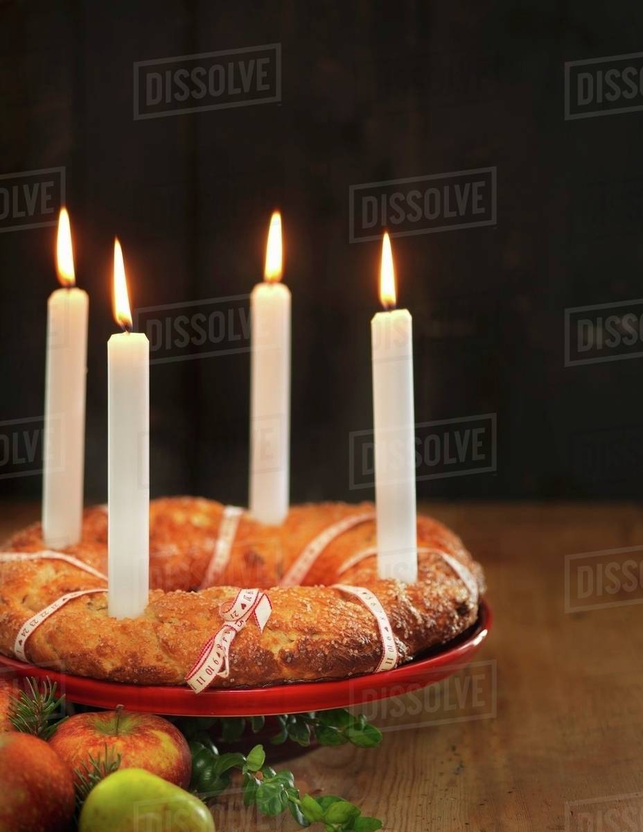 A Christmas advent wreath cake with candles - Royalty-free Stock Photo ...