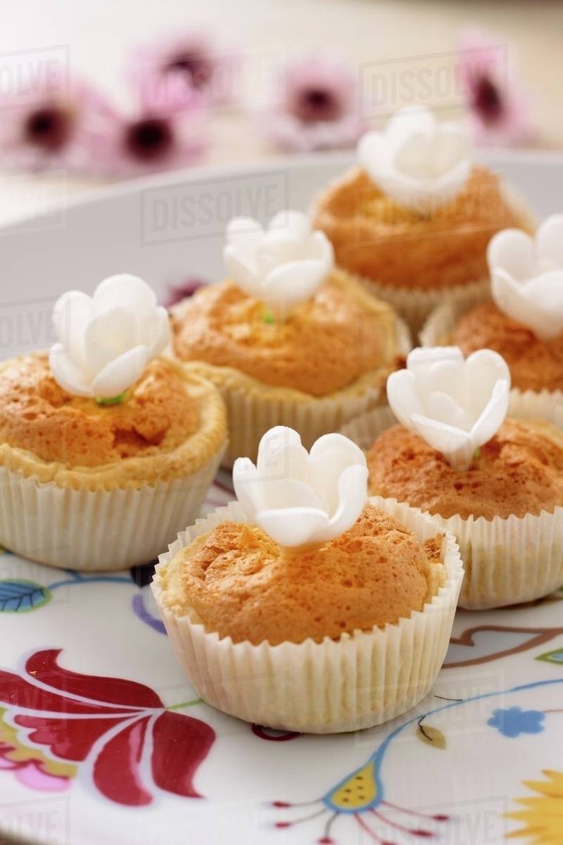 Muffins decorated with white sugar flowers - Royalty-free Stock Photo ...