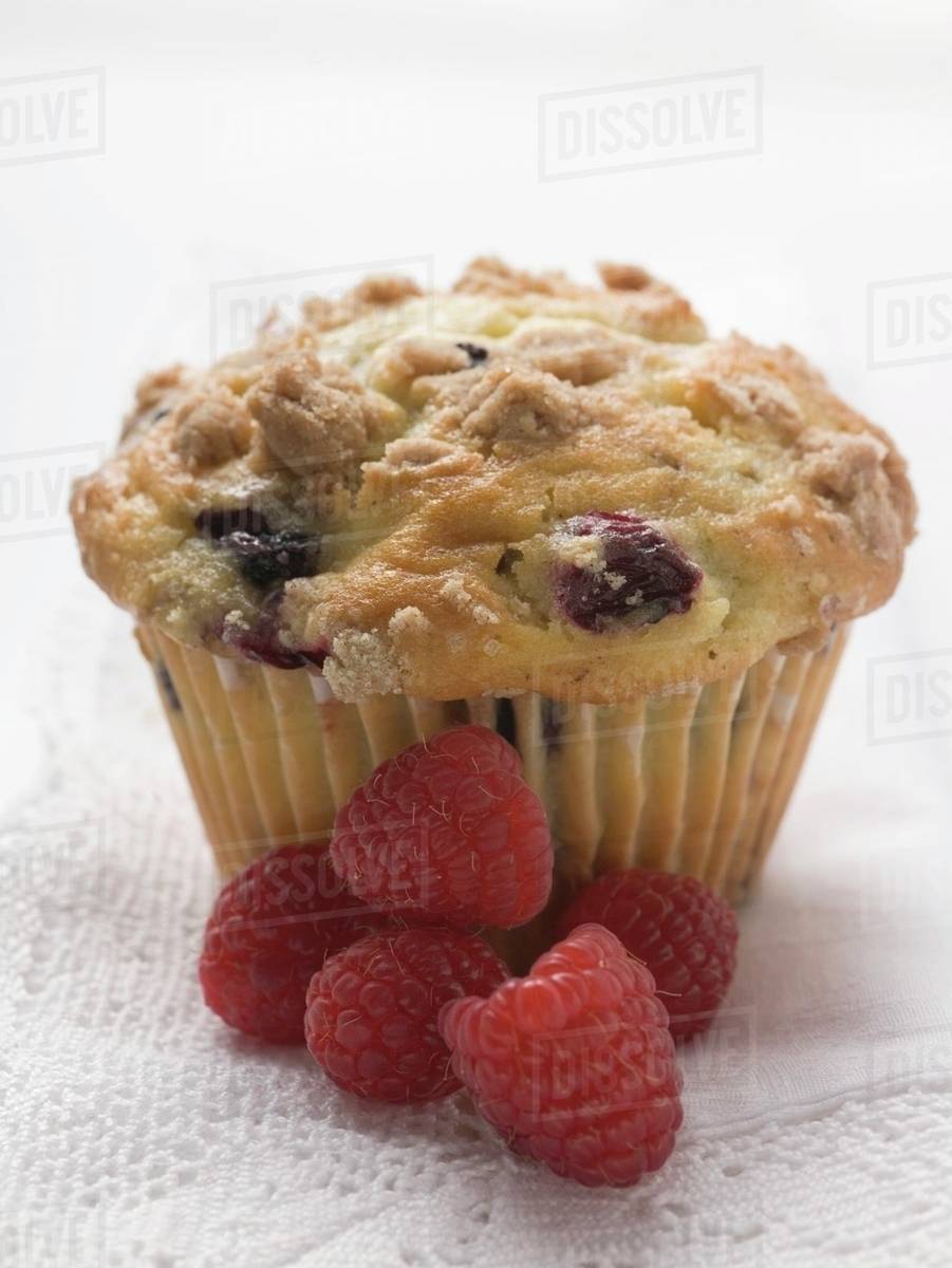 Raspberry muffin and fresh raspberries - Royalty-free Stock Photo ...