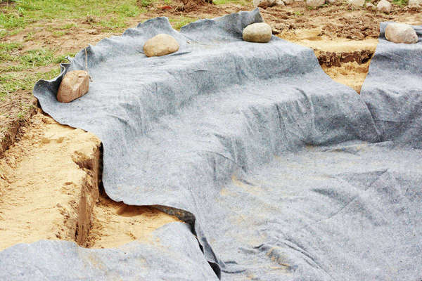 Pond construction with planting terraces and felt pond underlayment ...