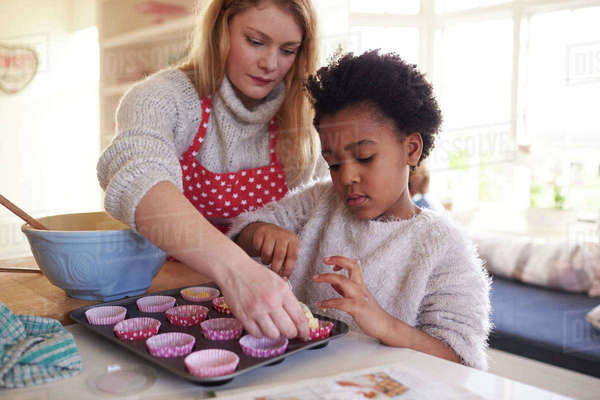 Mother baking cake with daughter in kitchen at home - Royalty-free ...