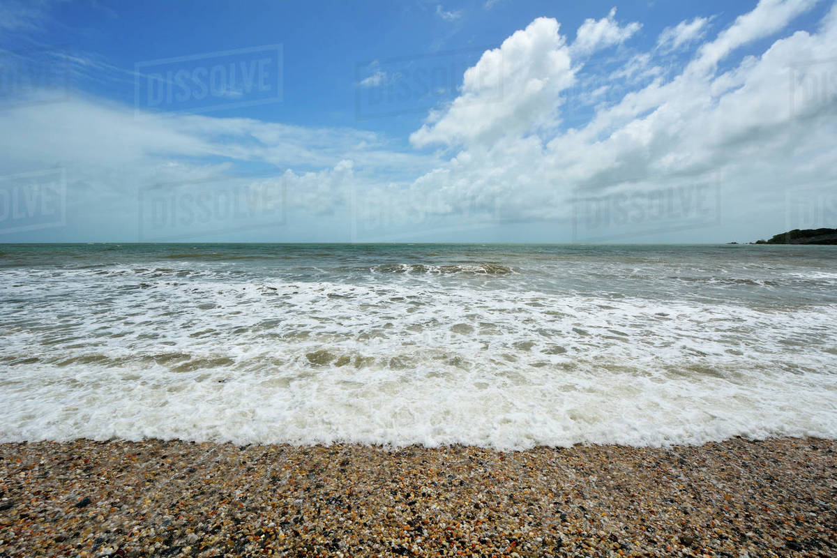 Pebble Beach with Rough Sea, Captain Cook Highway, Queensland ...