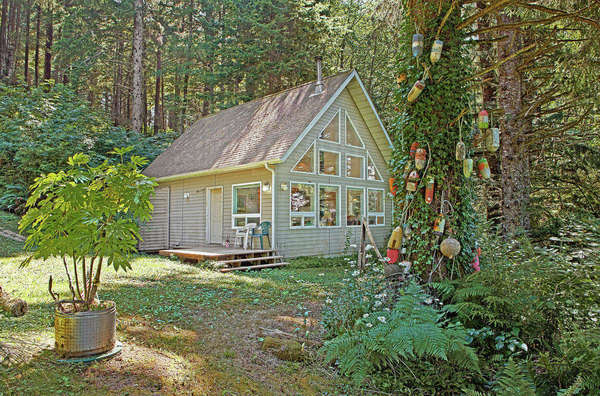 Modern house in remote forest - Royalty-free Stock Photo | Dissolve