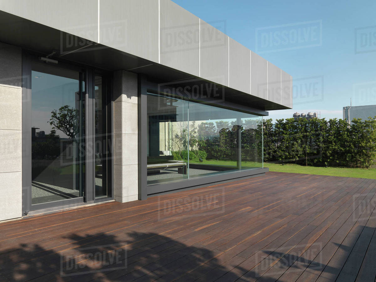 Exterior of modern office - Royalty-free Stock Photo | Dissolve