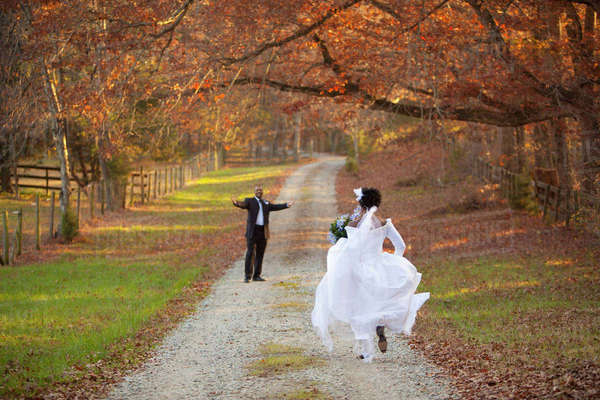 Bride and groom running to each other on path - Royalty-free Stock ...