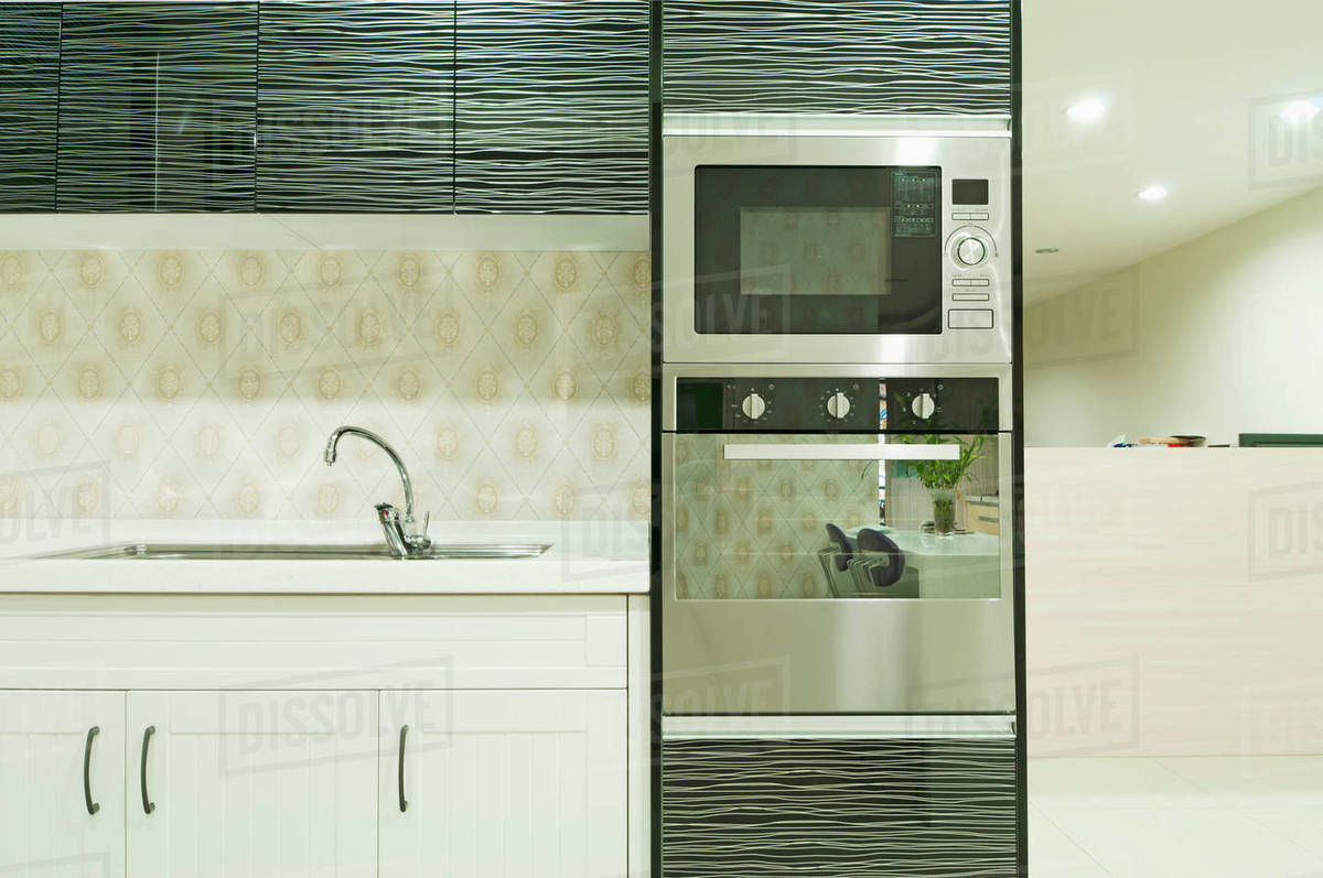 Modern kitchen - Royalty-free Stock Photo | Dissolve