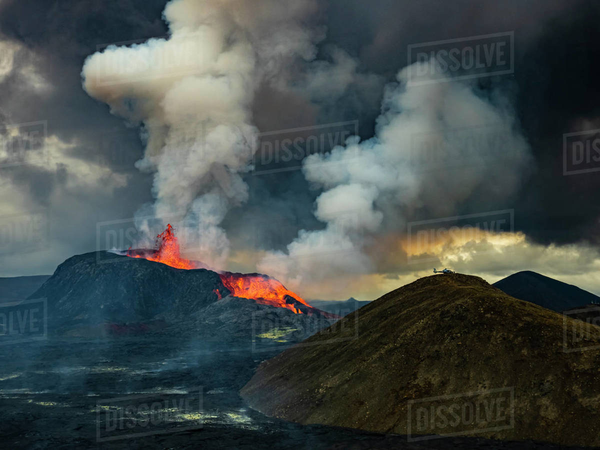 Glowing lava is ejected skyward as lava spills from Fagradalsfjall ...