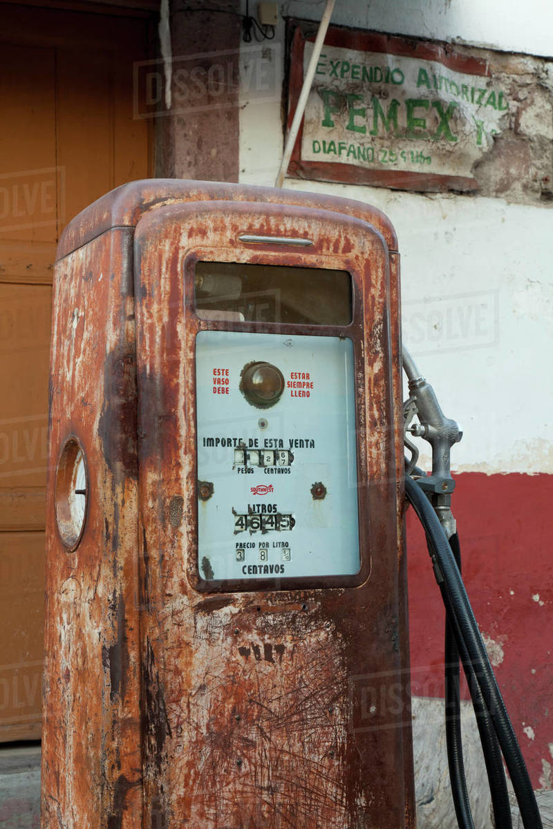 Mexico, Guanajuato, San Miguel de Allende, Old gas pump - Royalty-free ...