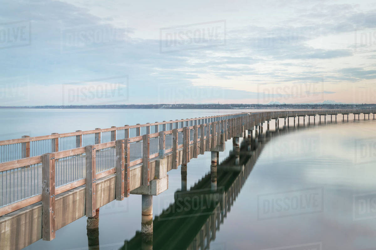 Boulevard Park Boardwalk, Taylor Dock on Bellingham Bay, Bellingham ...