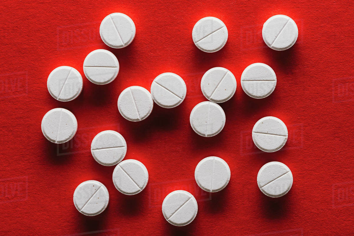 close-up top view of white medical tablets on red - Royalty-free Stock ...