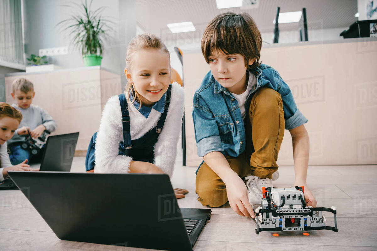 kids programming robot on floor at machinery class - Royalty-free Stock ...