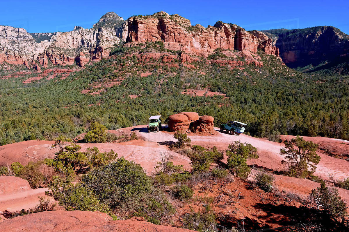 Two Jeeps circling Chicken Point, Sedona, Arizona, USA - Royalty-free ...