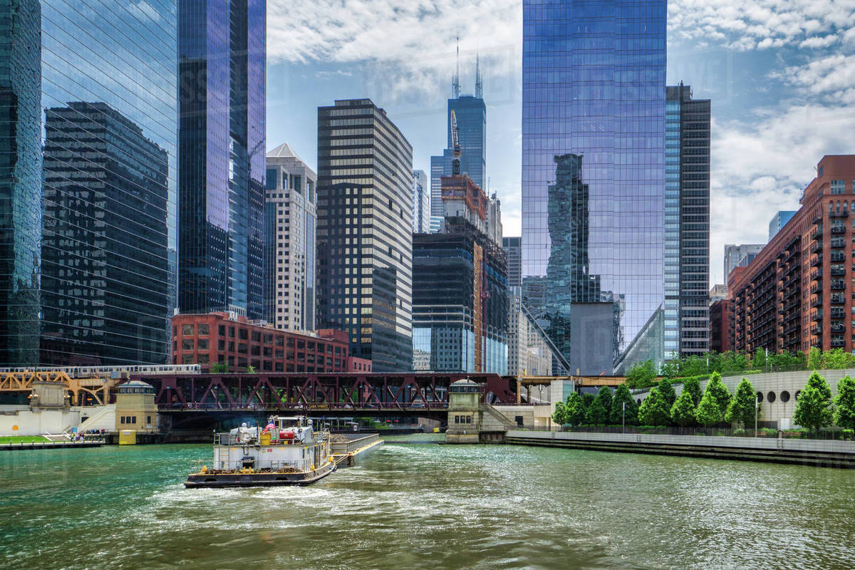 Barge sailing on Chicago River, Chicago, Illinois, United States ...