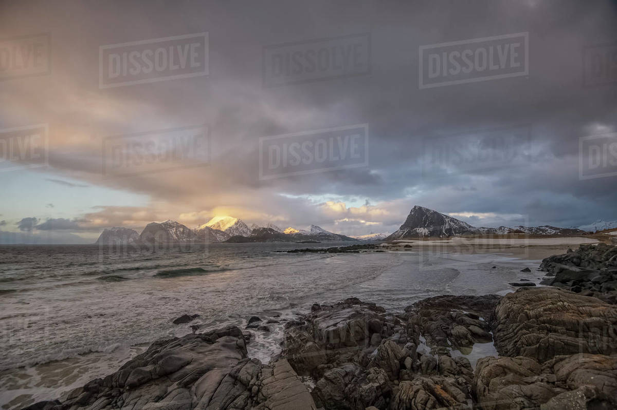 Coastal beach landscape, Stor Sandnes, Flakstad, Lofoten, Nordland ...
