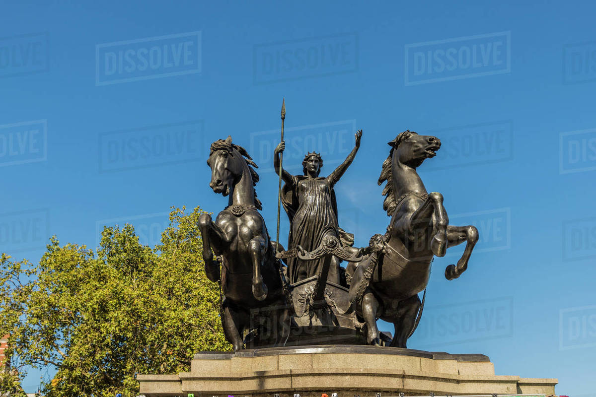 The Boadicea and Her Daughters statue on Westminster Bridge, London ...