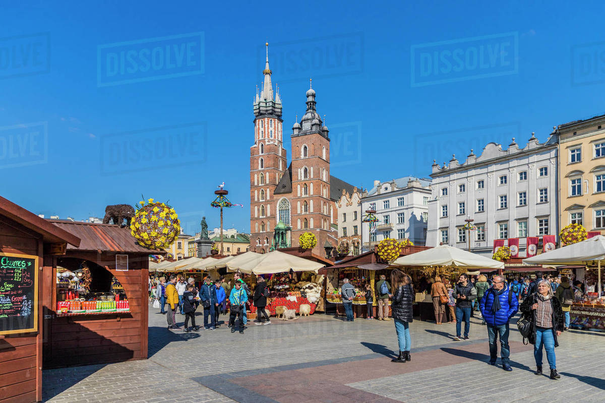 Market scene in the main square, Rynek Glowny, in the medieval old town ...