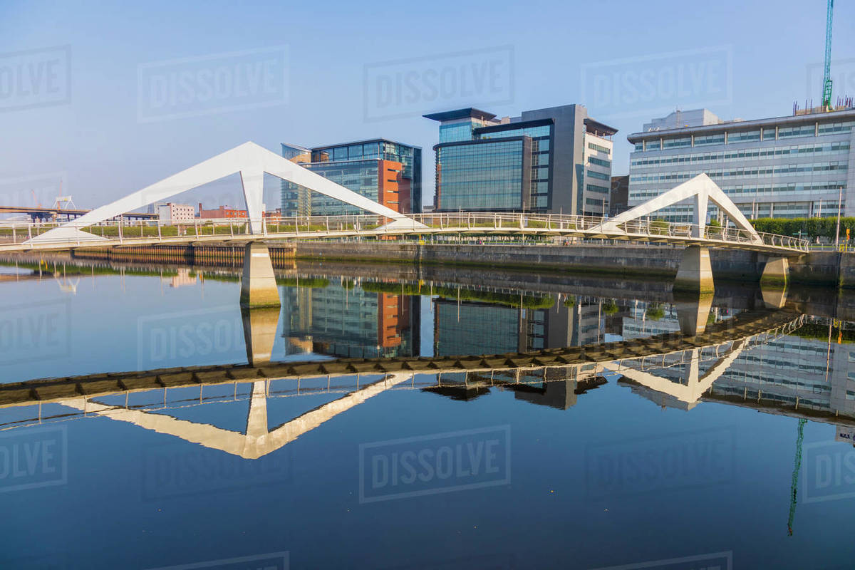 Tradeston (Squiggly) Bridge, International Financial Services District ...