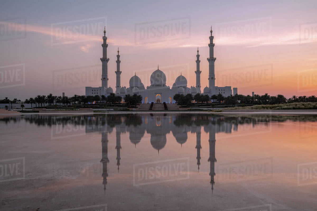 Sheikh Zayed Mosque (the Grand Mosque) reflected in a pool of water at ...