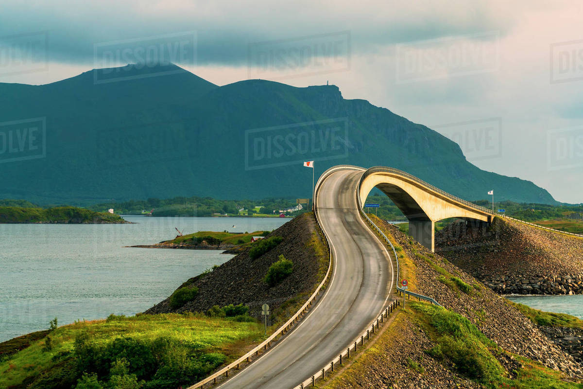 Curves along Storseisundet Bridge on the Atlantic Ocean Road, More og ...