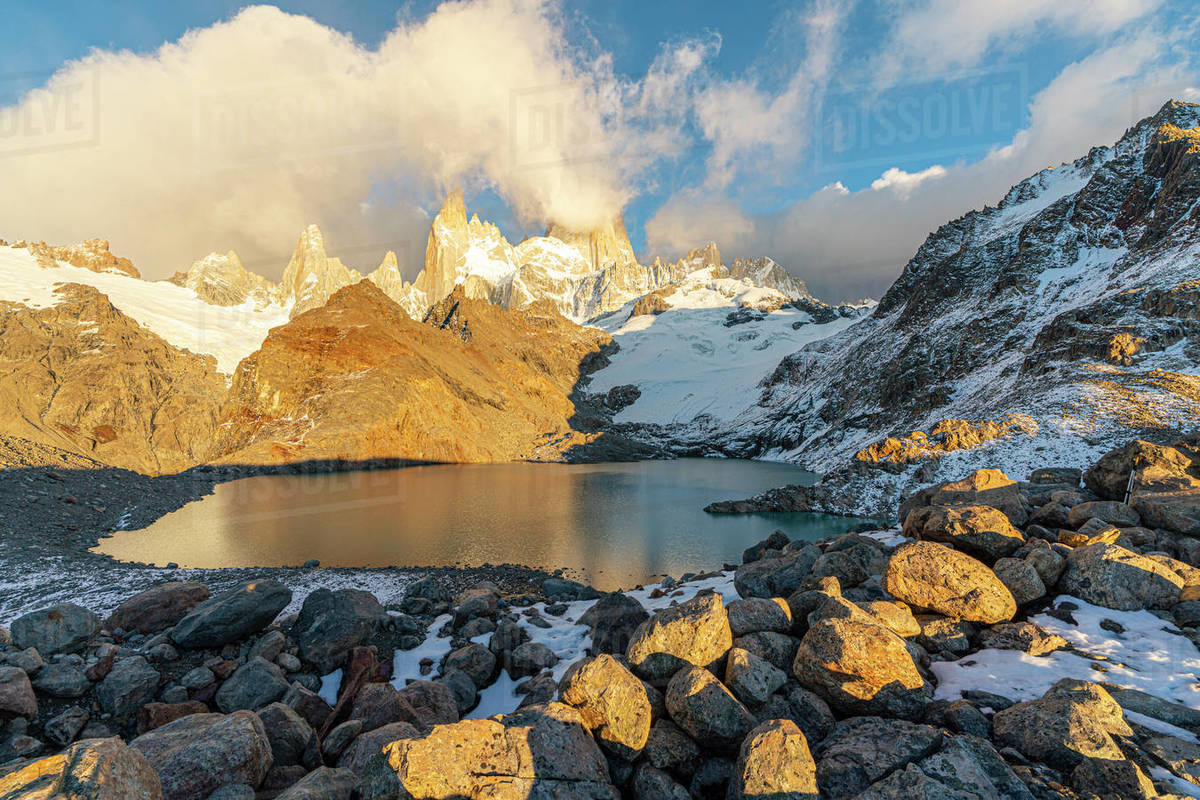 Fitz Roy range in the morning at Laguna Los Tres, El Chalten, Los ...