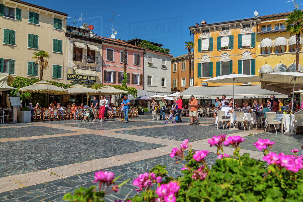 View of Piazza Giosue Carducci on a sunny day, Sirmione, Lake Garda ...