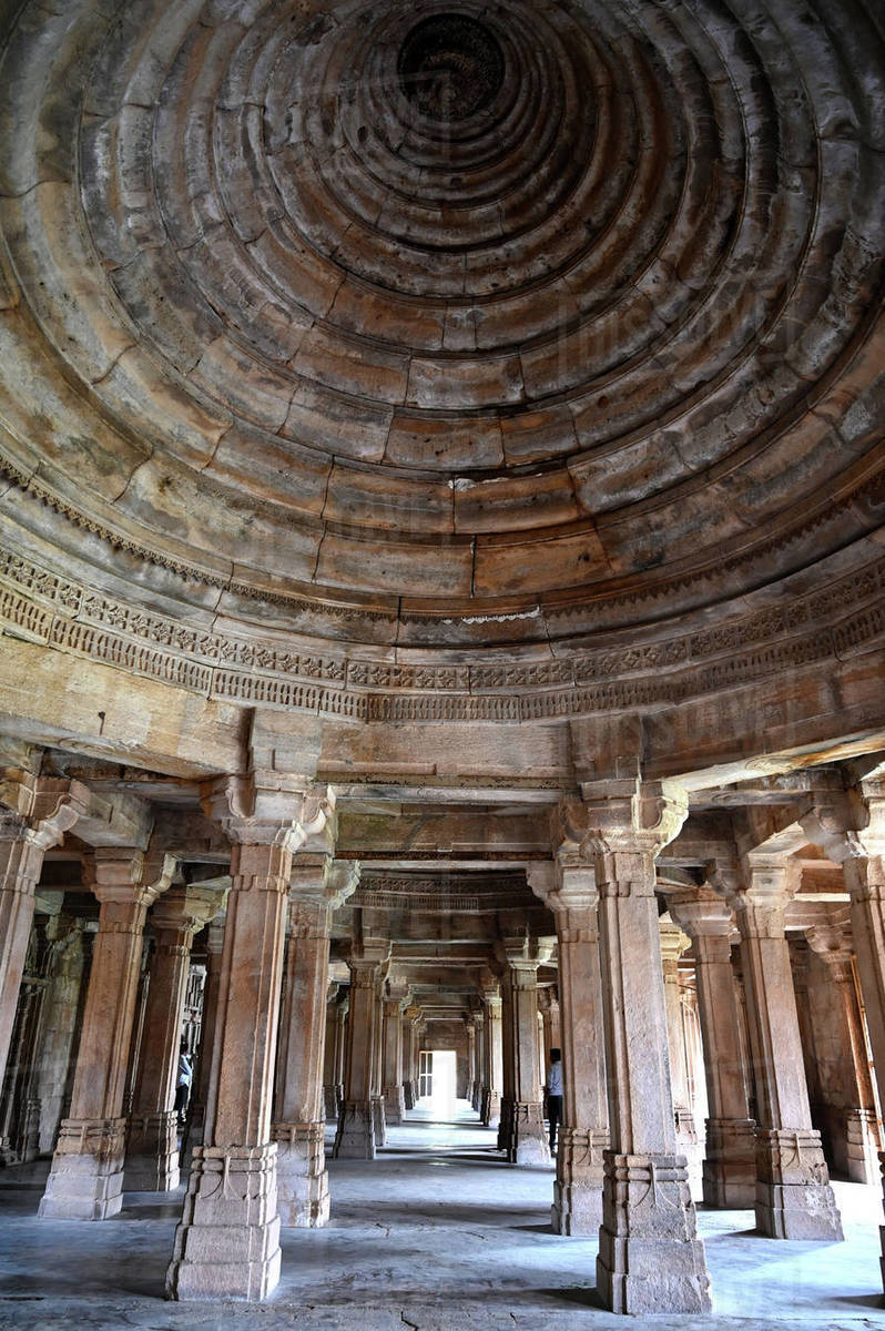 Central domed ceiling in prayer hall, Sahar ki Masjid Mosque, UNESCO ...