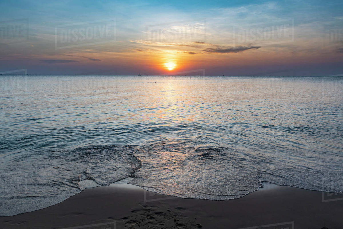Sunset over the ocean, Ong Lang beach, island of Phu Quoc, Vietnam ...