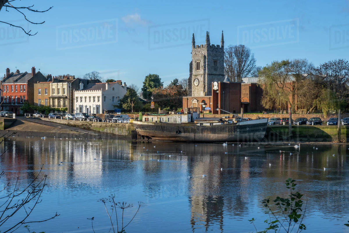 All Saints Church, Isleworth town centre, seen from the Thames Path in ...