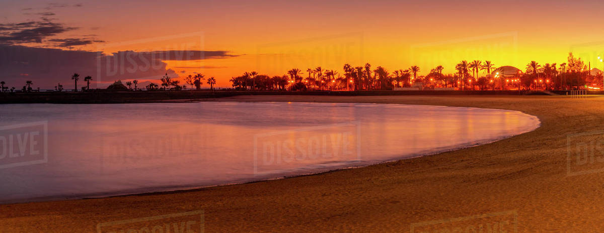 View of Playa del Reducto beach at sunset, Arrecife, Lanzarote, Canary ...