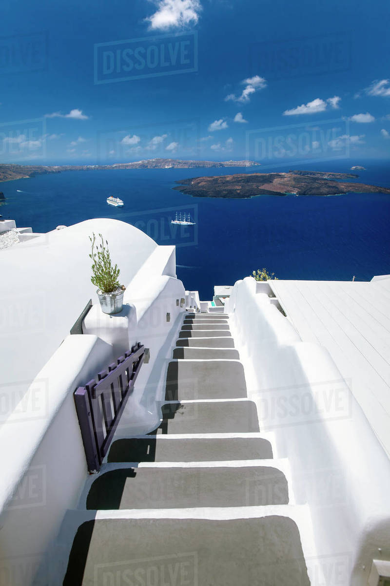 Santorini, stairs with a view to the sea and Caldera, Santorini ...