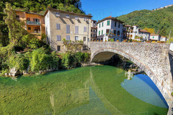 Ponte a Serraglio, bridge, River Lima, Bagni di Lucca, Tuscany, Italy ...
