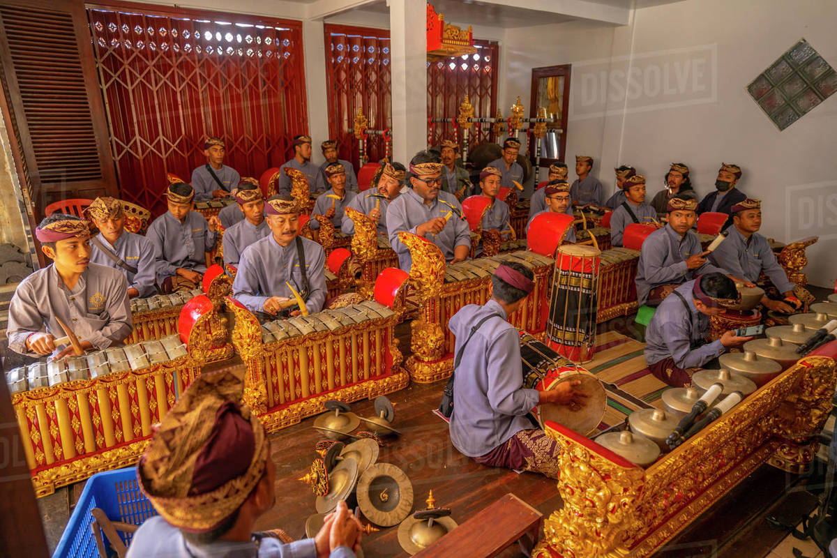 Locals playing Gamelan Saron Gangsa, traditional musical instruments, Ulun Danu Beratan temple ...