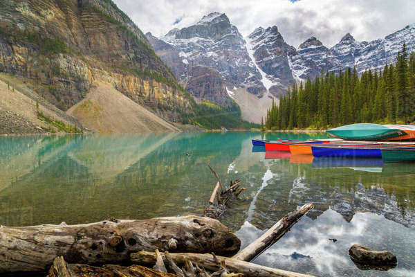 Tranquil setting of rowing boats on Moraine Lake, Banff National Park ...
