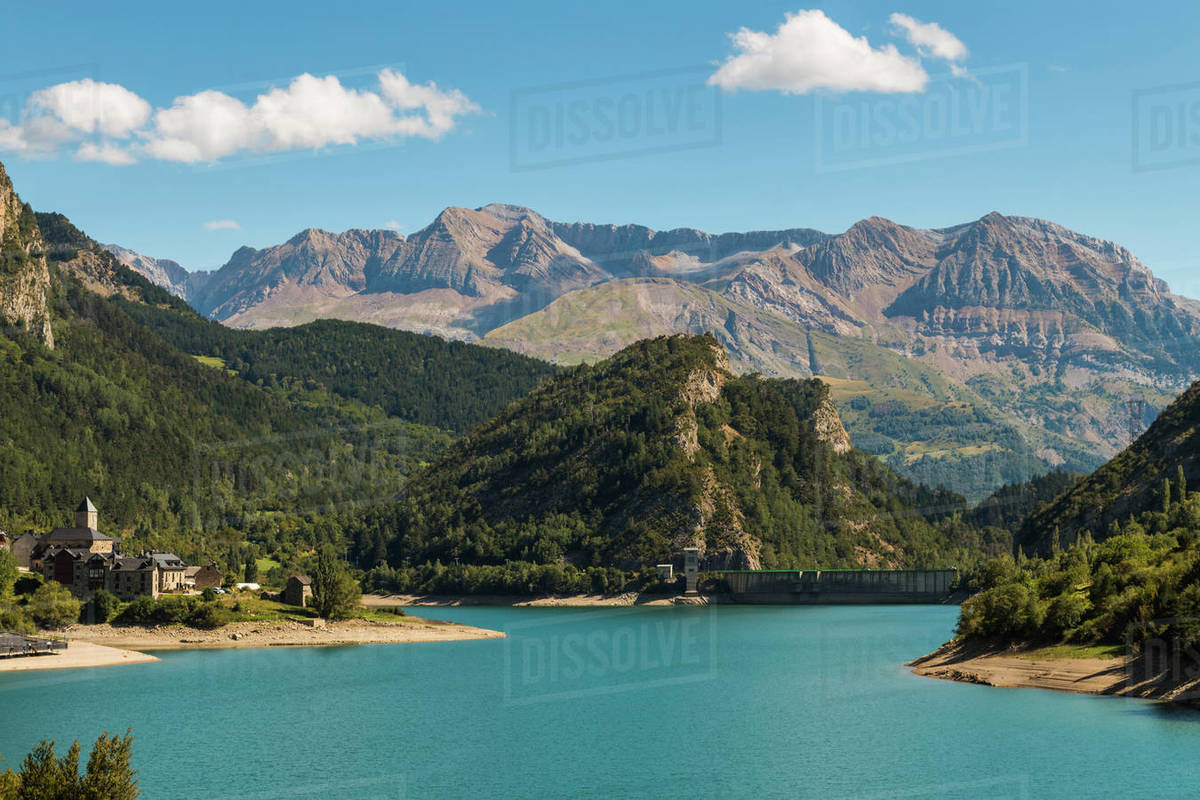 Lanuza village, resevoir and dam and the Tendenera mountains, Tena ...