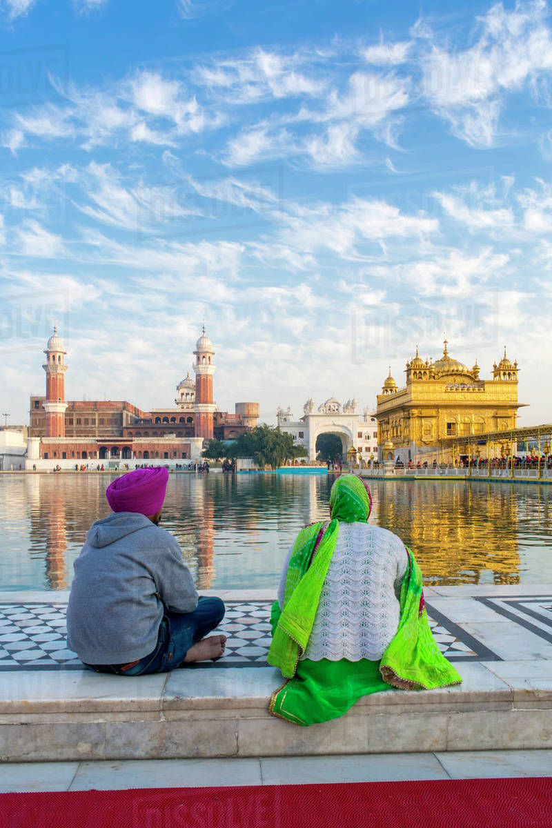 Sikhs at The Golden Temple (Harmandir Sahib) and Amrit Sarovar (Pool of ...