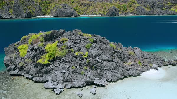 Tapiutan island near Matinloc shrine in El Nido, Palawan, Philippines ...