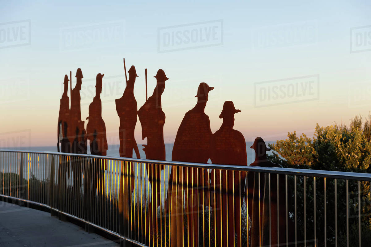 NEWCASTLE, AUSTRALIA : sunset shot of the anzac memorial walk at ...
