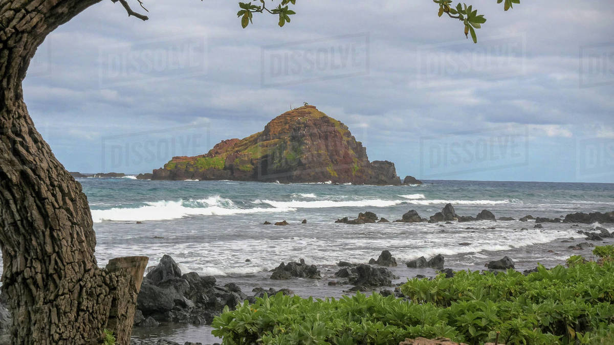 the view of alau island from koki beach on maui, hawaii - Royalty-free ...