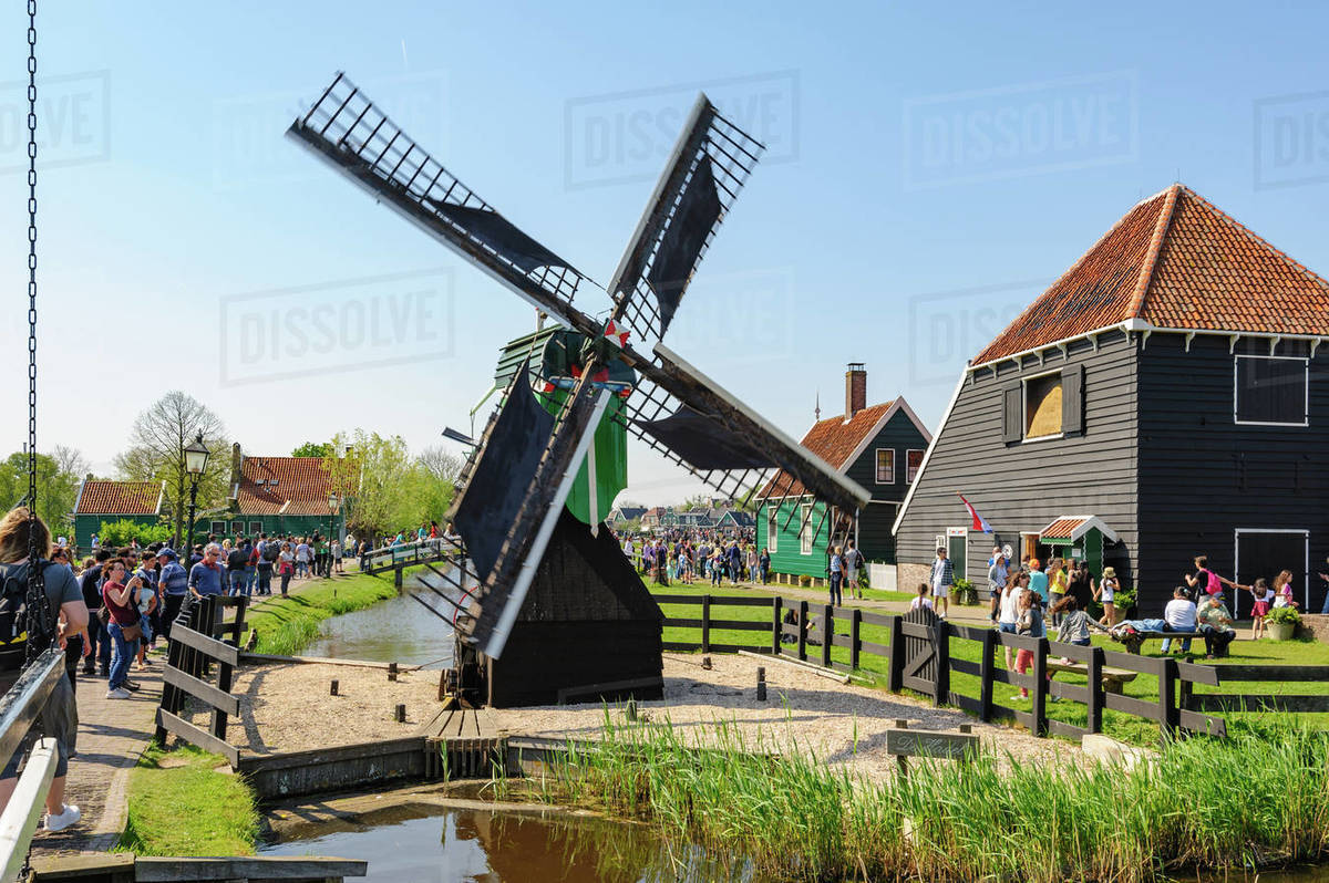 Zaanse Schans, Netherlands - 22 April 2019: Tourists sightseeng ...
