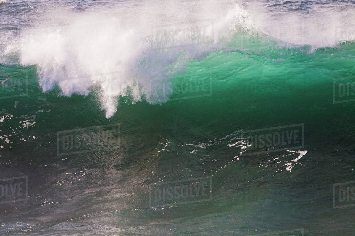 USA, Hawaii, Oahu, Large waves along the Pipeline Beach on the windward ...