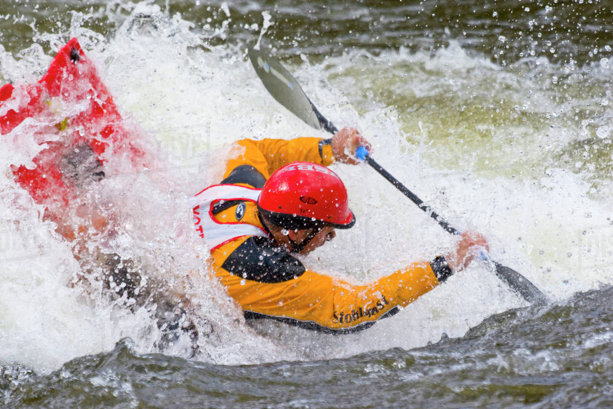 USA, Colorado, Frisco. Male competitor in Kayak Rodeo on Ten-Mile Creek ...