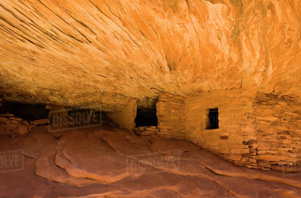 USA, Utah, Cedar Mesa, Mule Canyon. Sandstone House of Fire ceiling ...