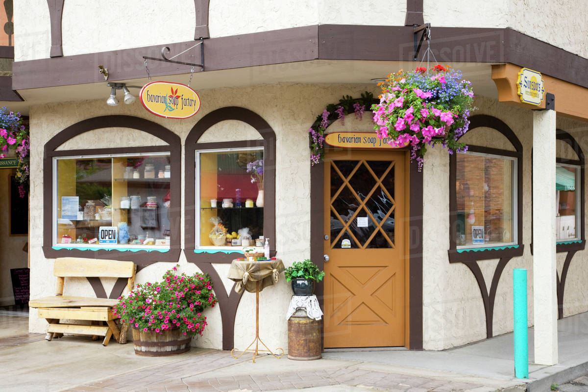 WA, Leavenworth, Bavarian style village, shop front - Royalty-free ...